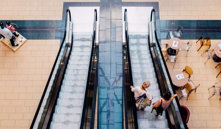 How to improve retail store performance: 7 tried-and-true tactics